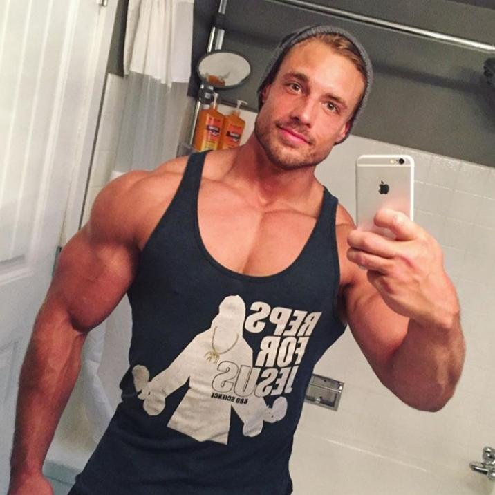 I want to climb this handsome hunk | Scrolller