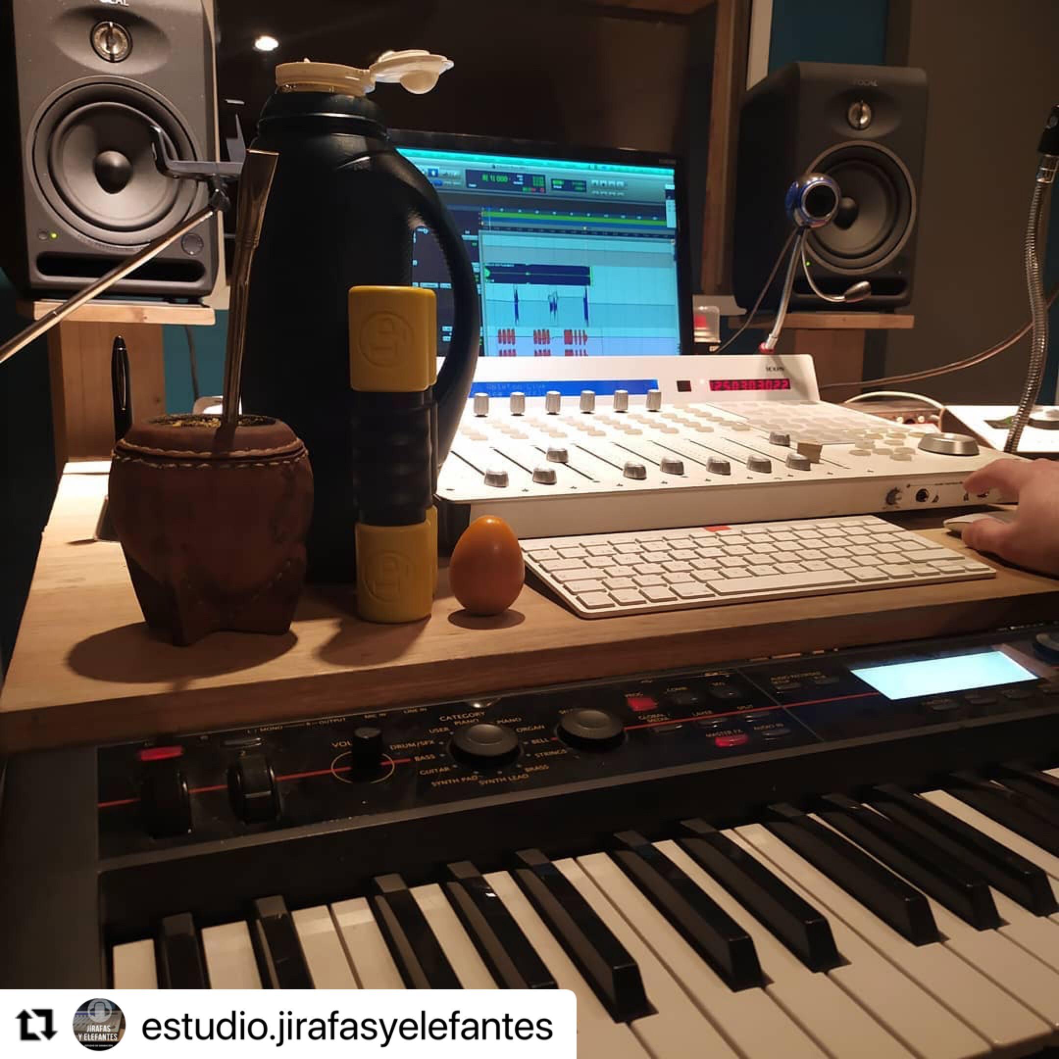 I wanted to show you my studio . | Scrolller