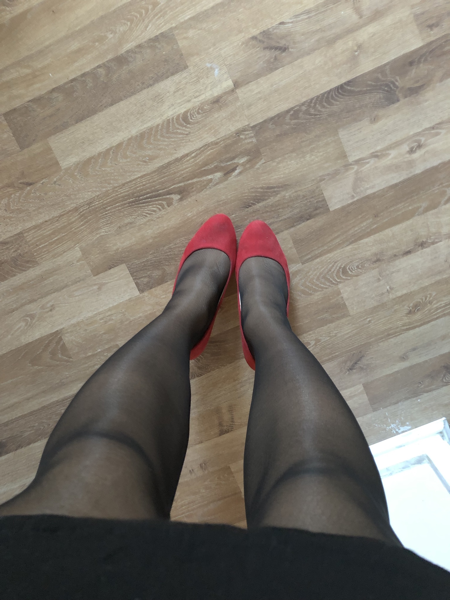 Do red heels work with these black nylons? | Scrolller