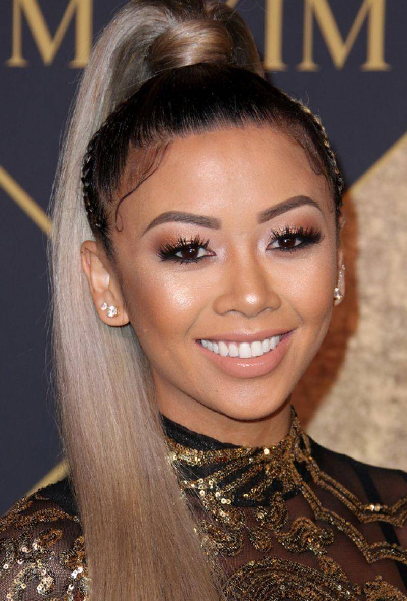 I wonder if she takes loads to the face.. | Scrolller