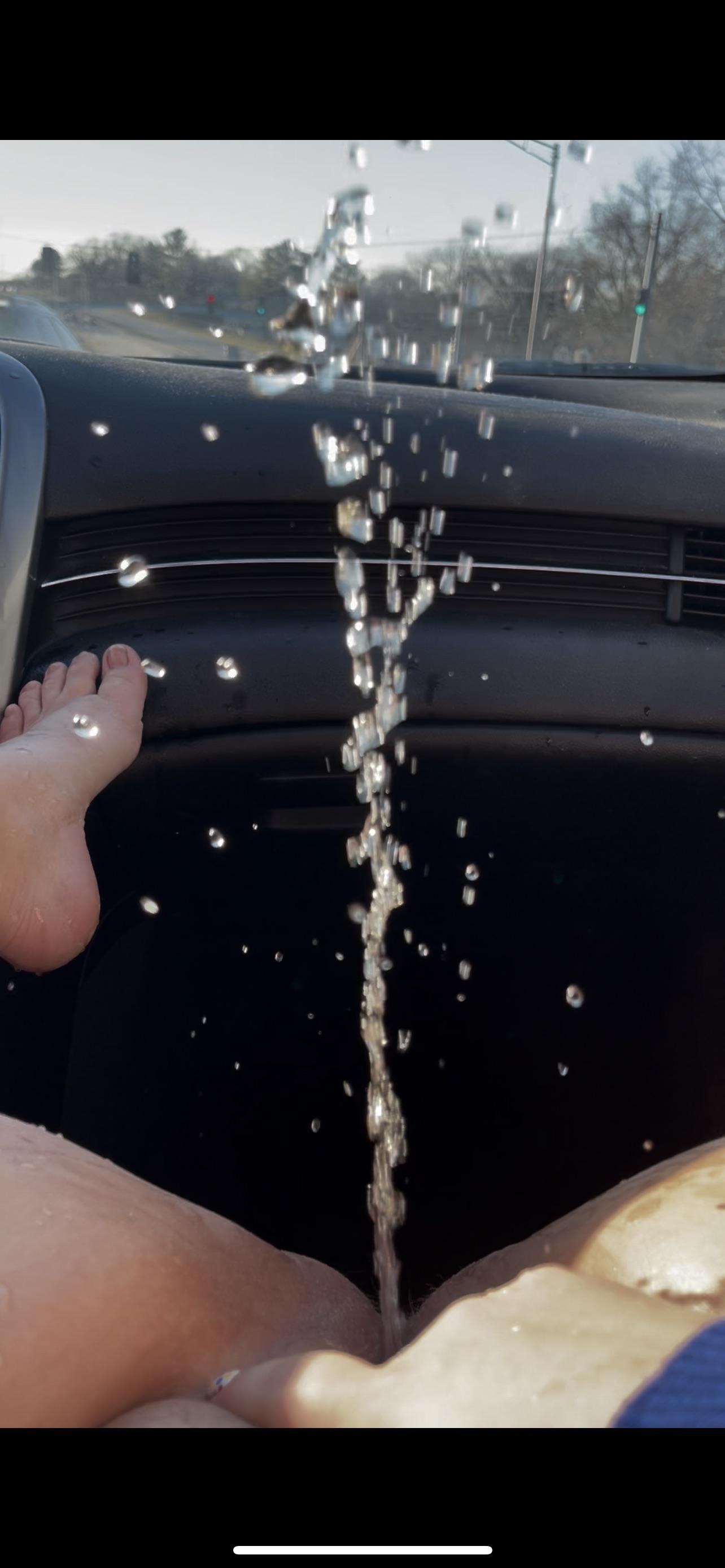 I wonder if the car next to me was enjoying the view at the red light😈 | Scrolller