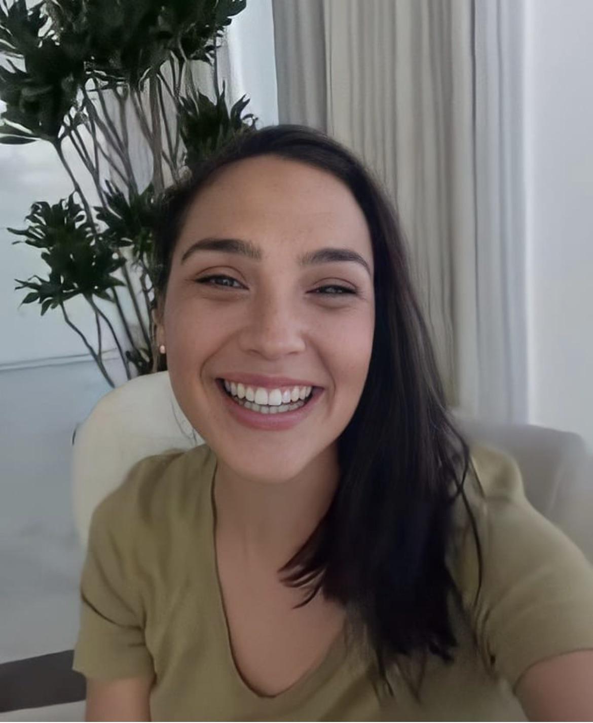 I would love to shoot ropes across Gal Gadot’s pretty face | Scrolller