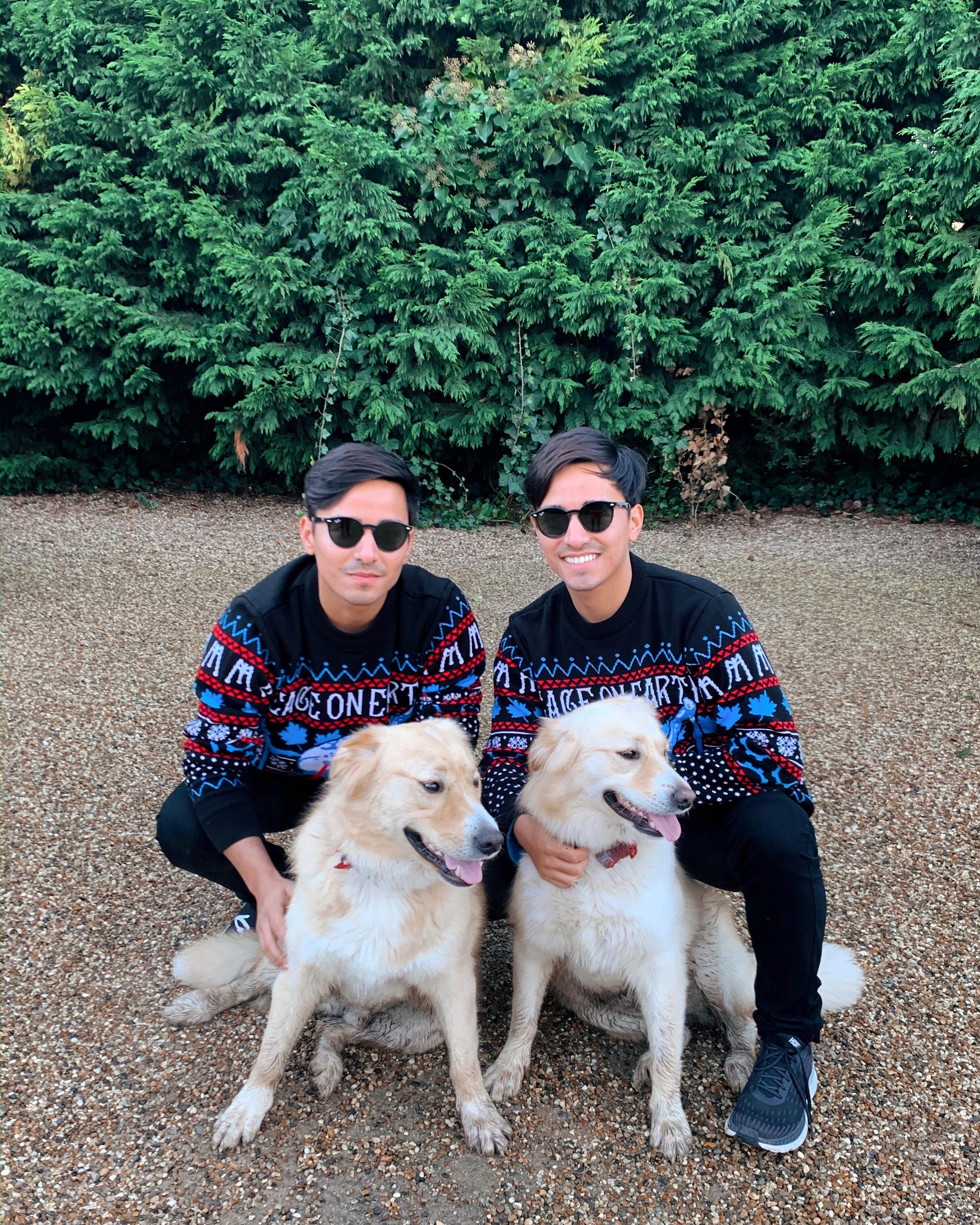 Identical twins x2 | Scrolller