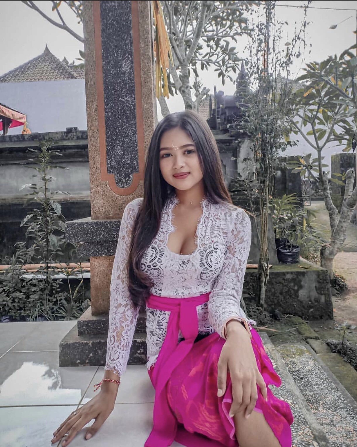 IG: intancules_ | Scrolller