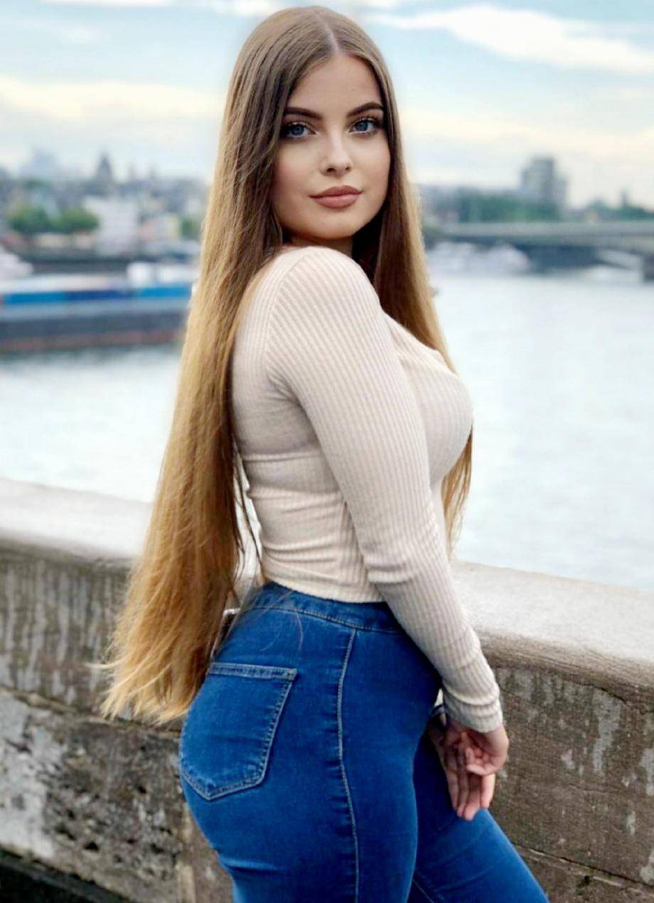 ihre Rundungen 👌 | Scrolller