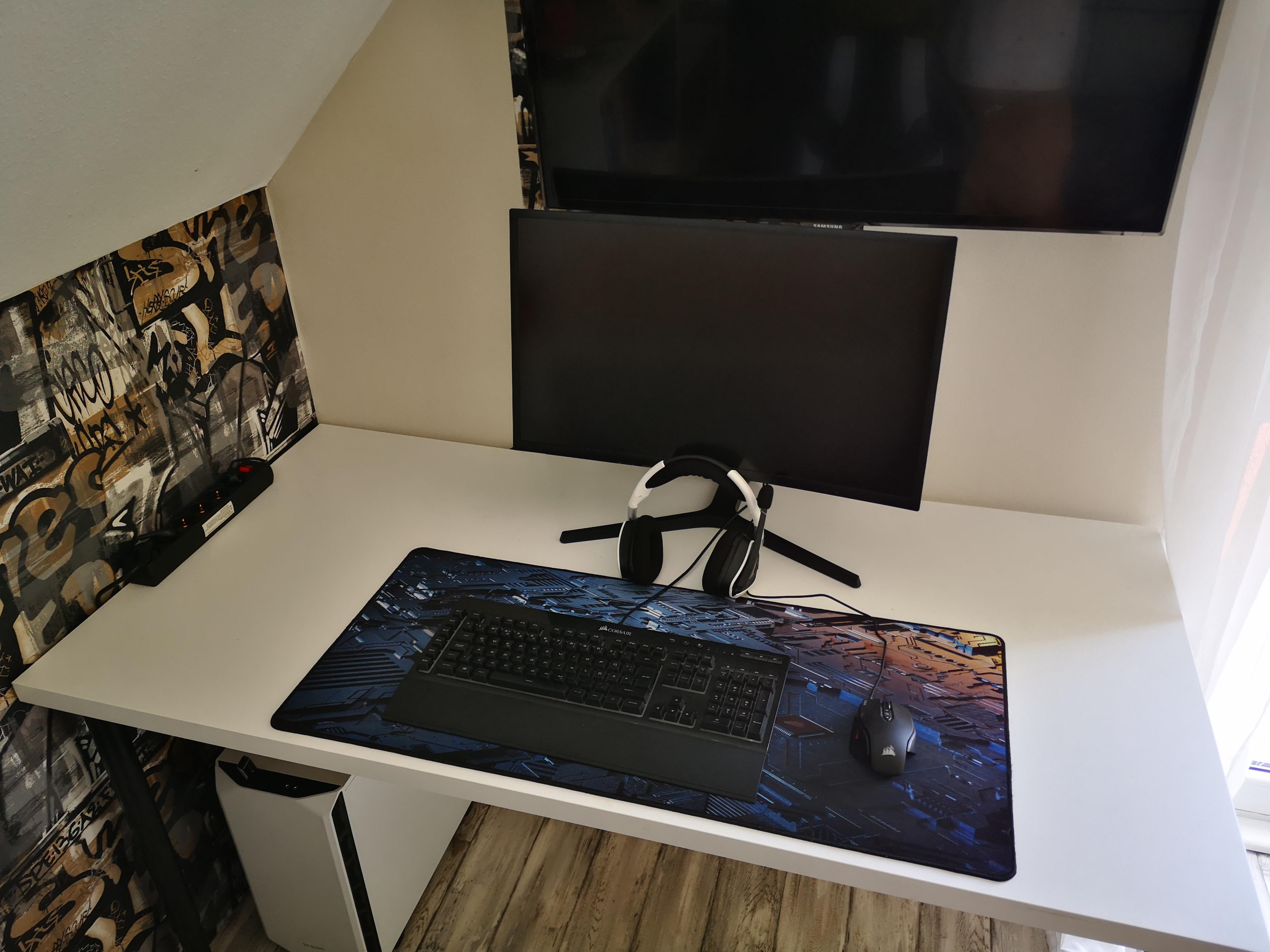 I'm 16 and this is my setup (specs in comments) | Scrolller