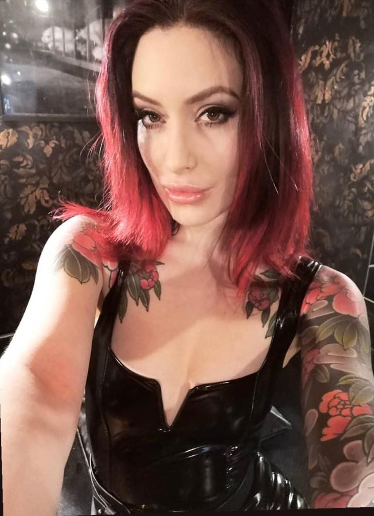 I'm a dominant mistress seeking for a submissive sissy/sub DM me on Snapchat: mistressbella9 ...