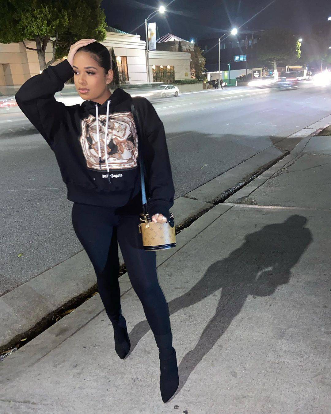 I'm mistress Sophia f4m seeking for an obedient slave who's ready to please me text on Kik ...