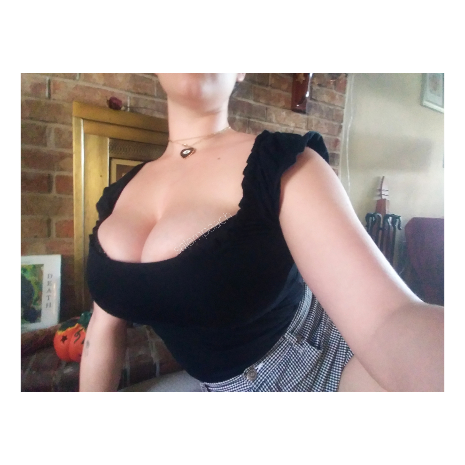 I'm nearly bursting out! | Scrolller