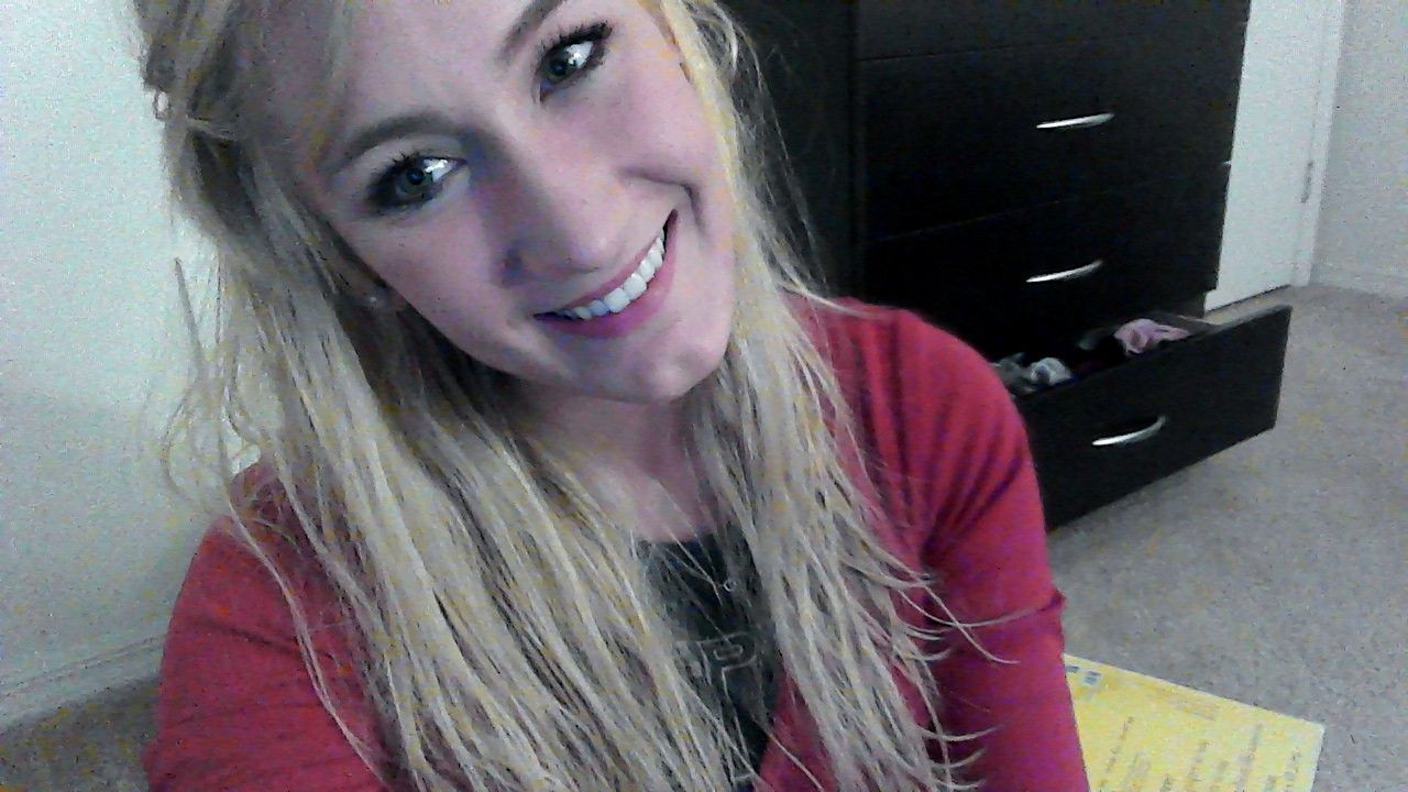 I'm no model or actress, BUT I DID WIN BEST SMILE AWARD IN 3RD GRADE! | Scrolller