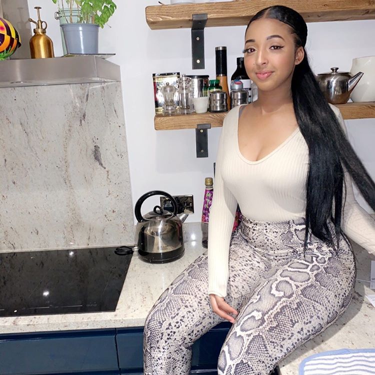 Imagine her sitting on your lap | Scrolller