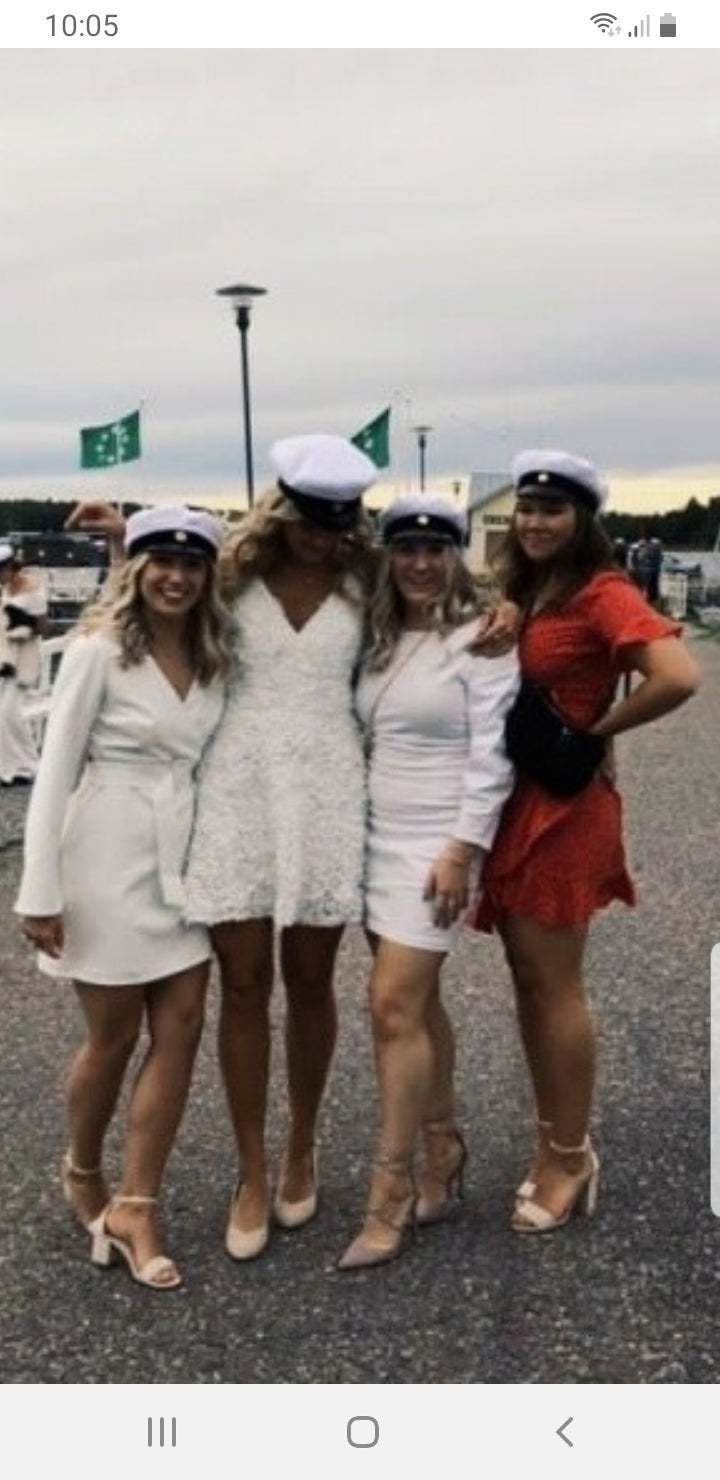 My best friends and me 4 girls 1 guy | Scrolller