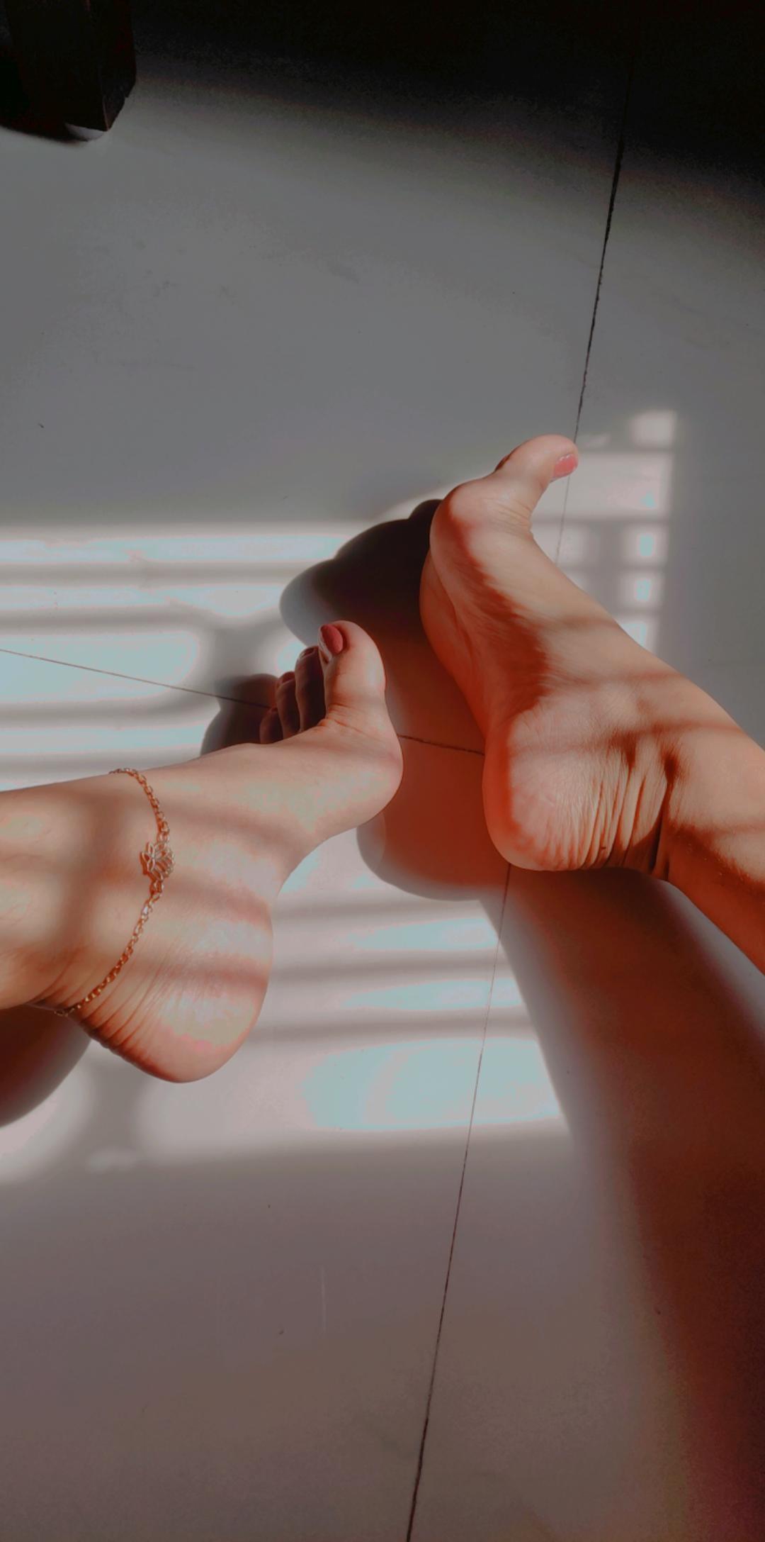 Imagine your face in between my Perfect Soles 👠 (DM Welcome Slaves) | Scrolller