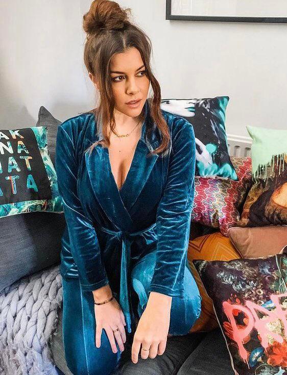 Imogen Thomas | Scrolller