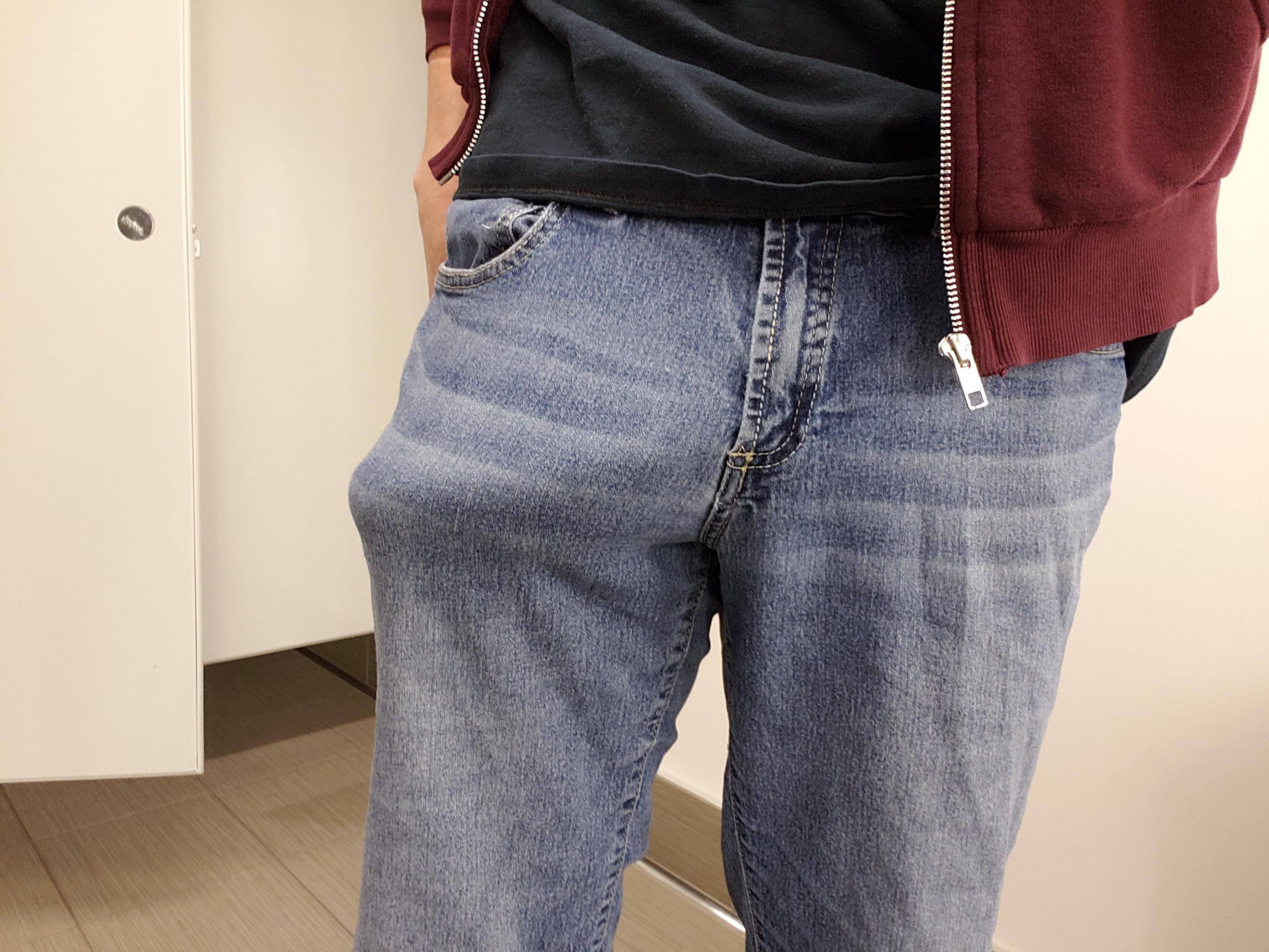 Impossible to hide sometimes | Scrolller