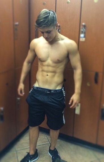 Impressive Bulge | Scrolller