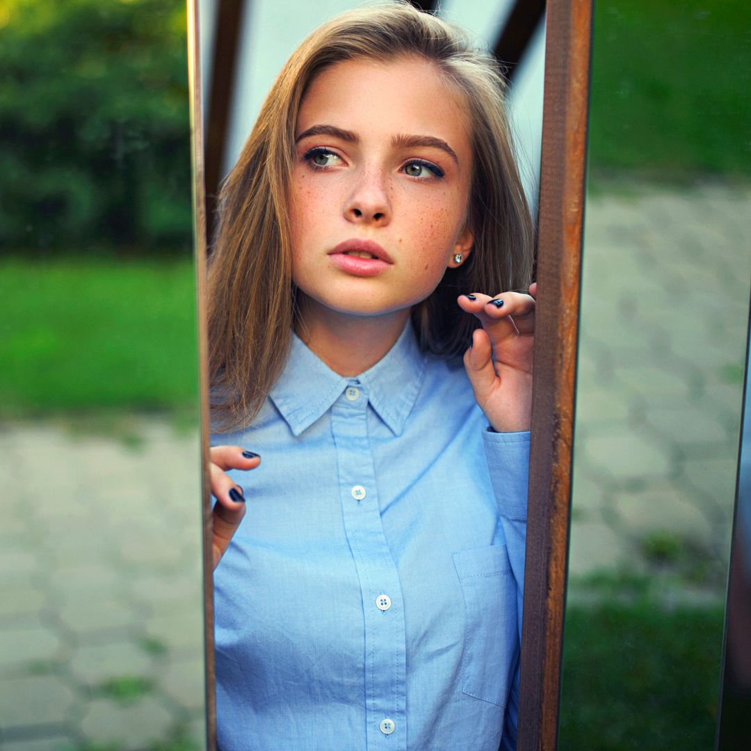 In between mirrors | Scrolller