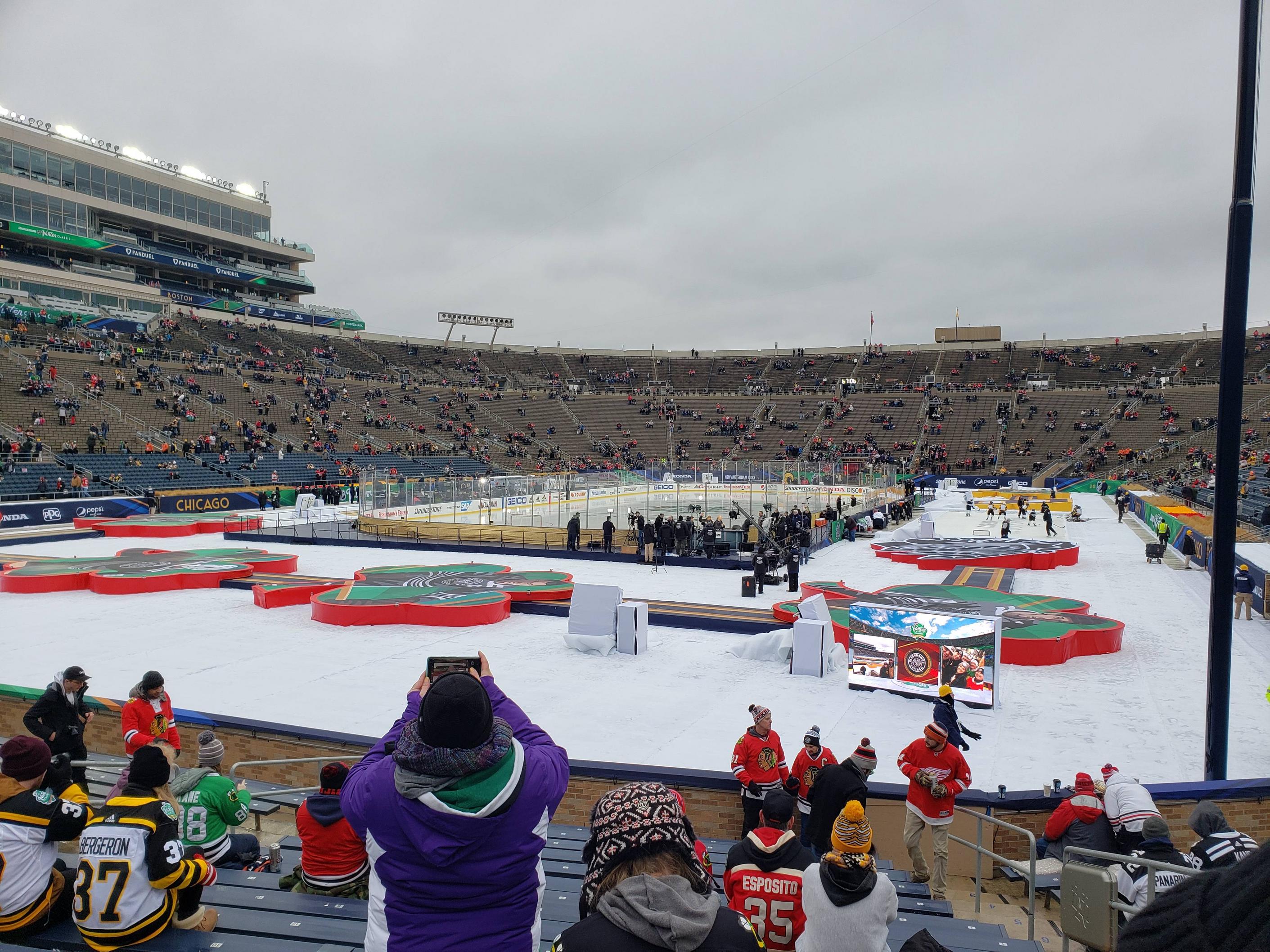 In the building! Let's go Hawks! | Scrolller