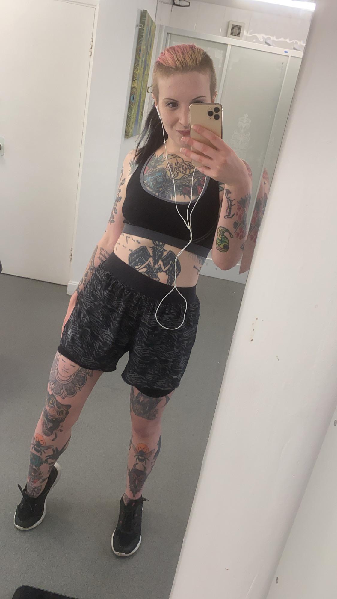 In the gym changing rooms after a leg day workout 👀 | Scrolller