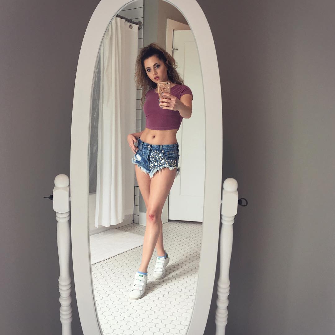 In the mirror | Scrolller