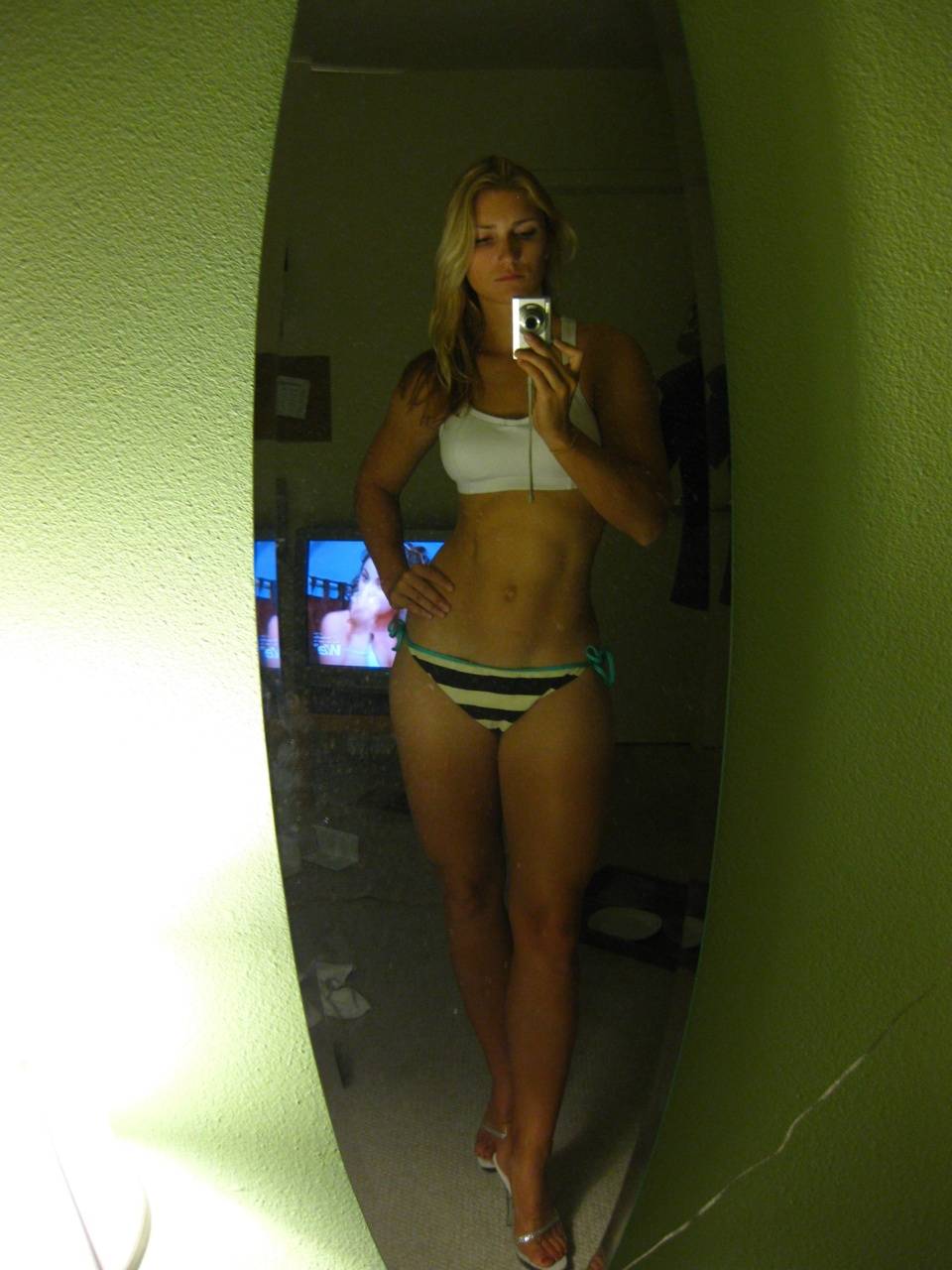 In the mirror | Scrolller