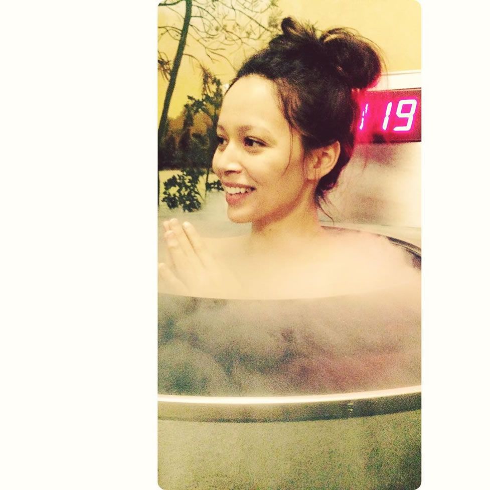 In the tub | Scrolller