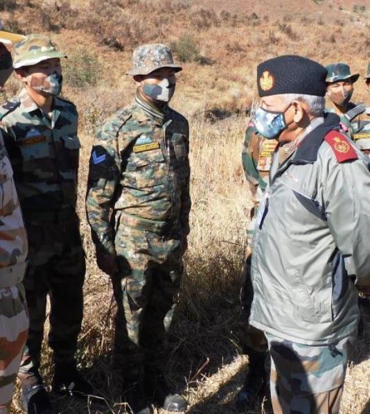 Indian CDS (Chief of Defence Staff) meets a SFF soldier ,Tibetian origin special forces of ...