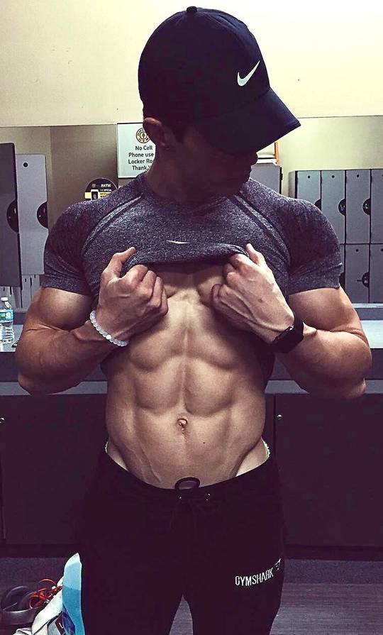 Insane abs | Scrolller