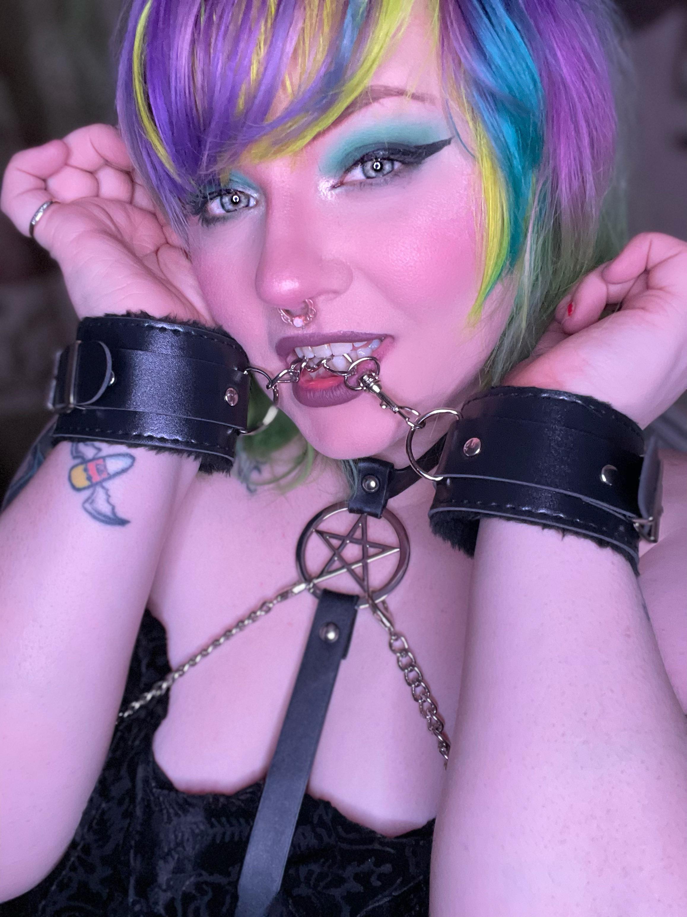 Insert thirst trap caption here | Scrolller