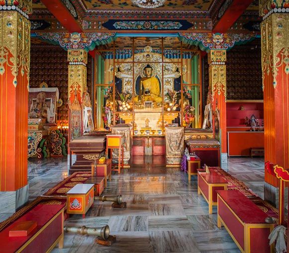 Inside a Buddhist Temple | Scrolller