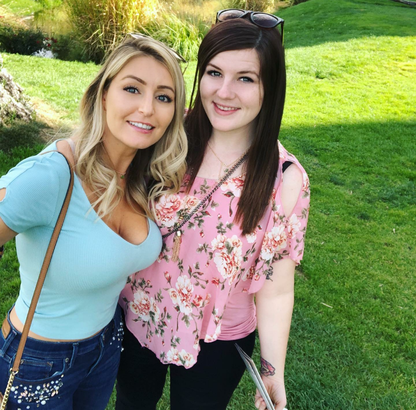 invading her personal space | Scrolller