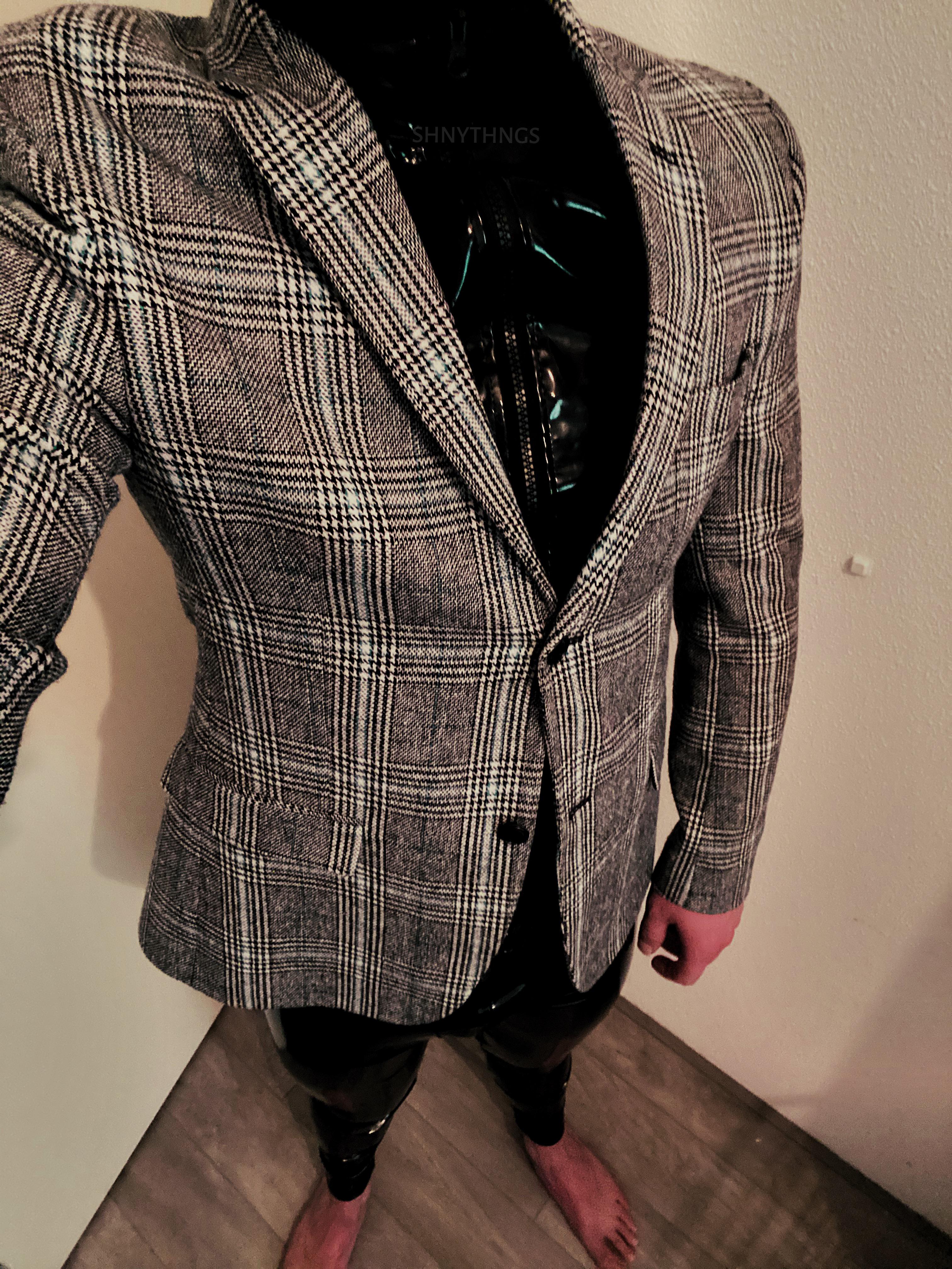 Is this proper attire? 👀 | Scrolller