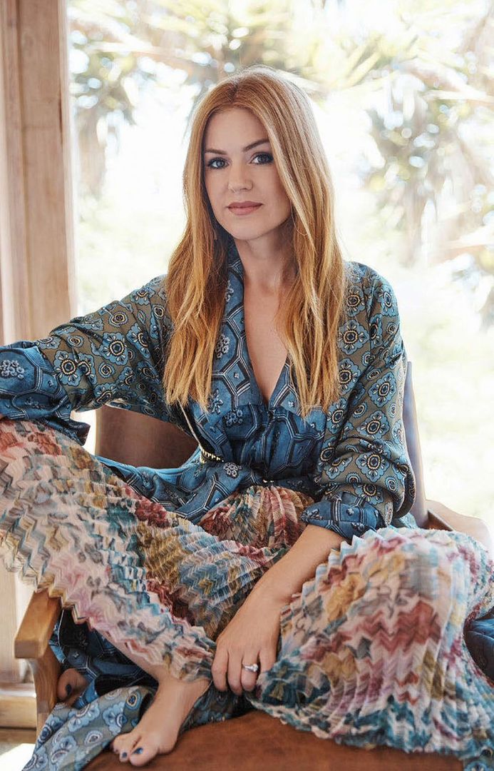 Isla Fisher portraits (x26) | Scrolller