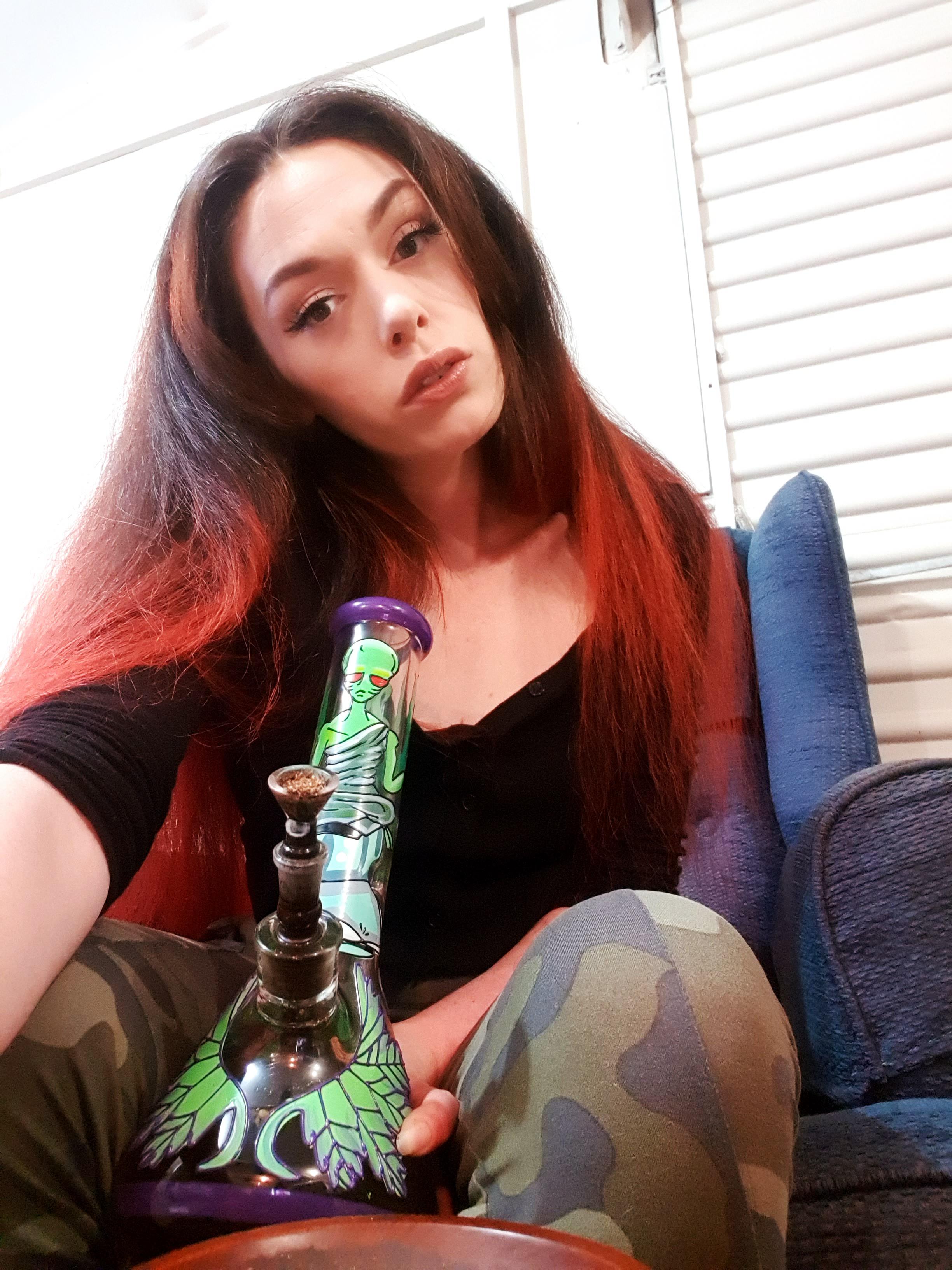 Isn't my bong beautiful! | Scrolller