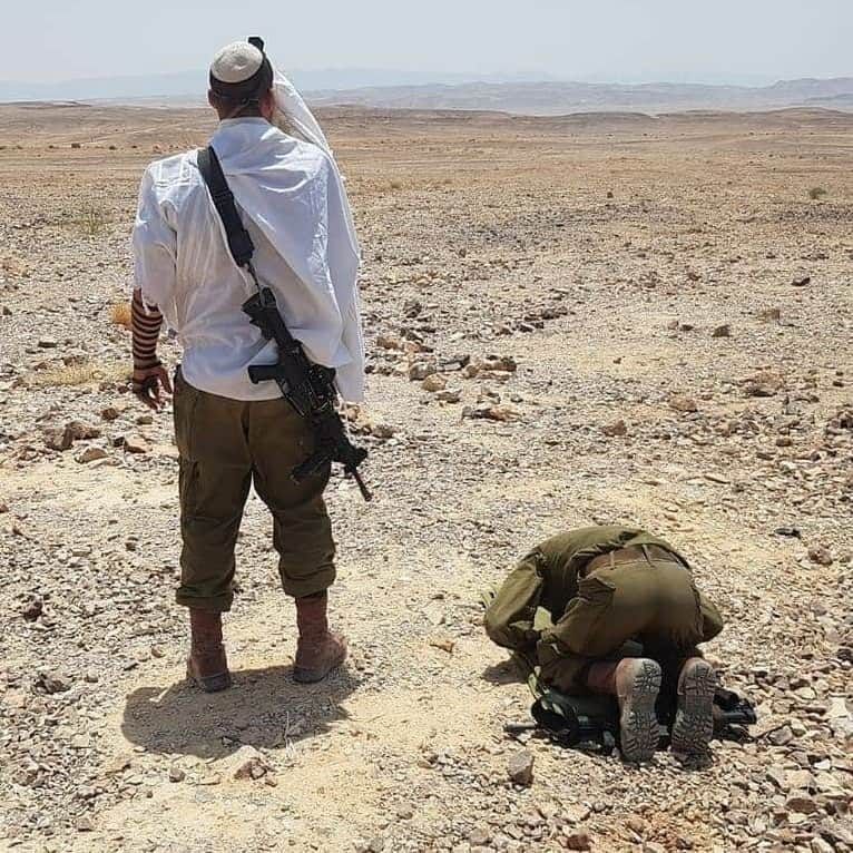 Israel, prayer break for IDF military reservists. | Scrolller
