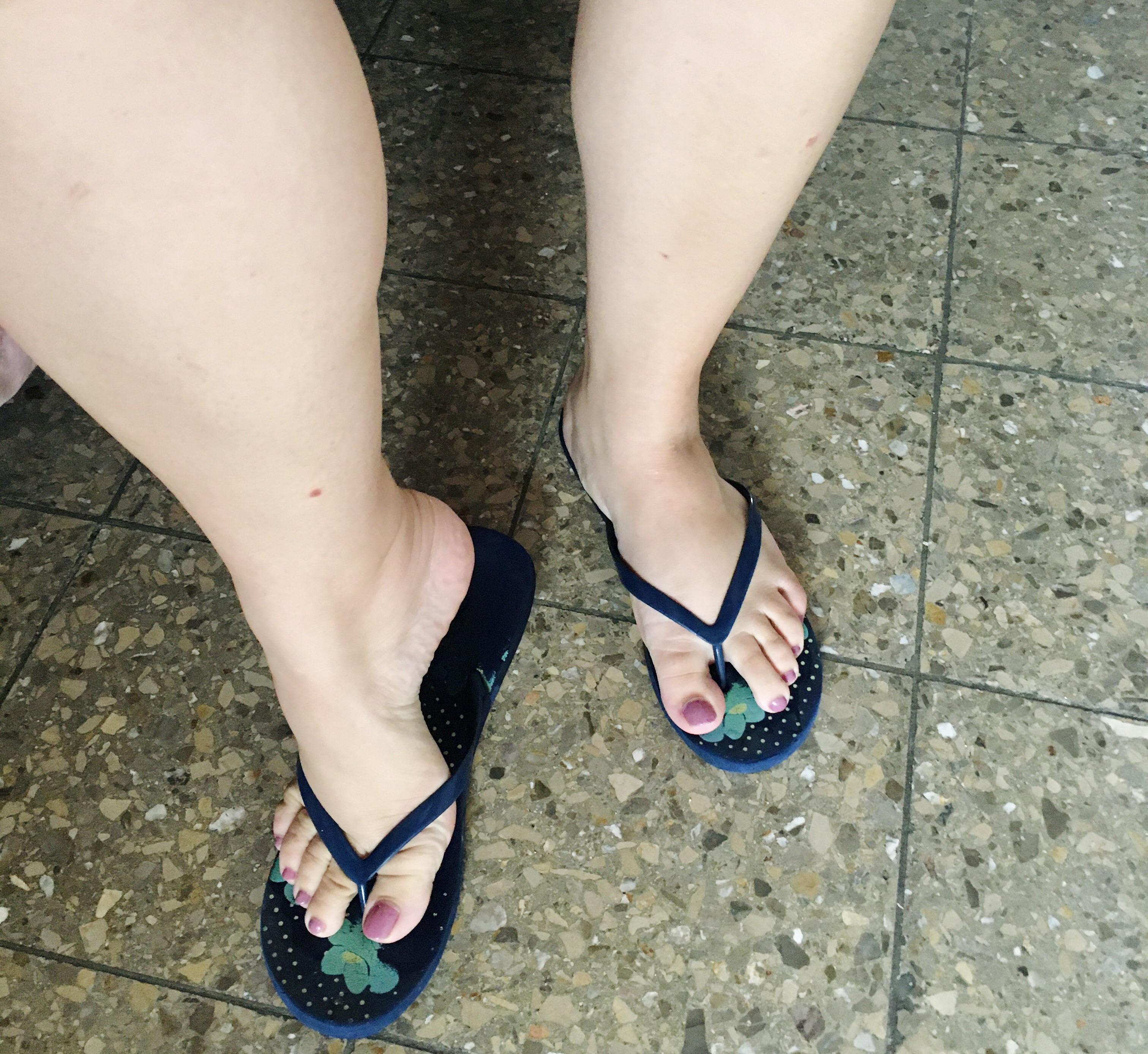 it’s a great day to wear flip flops 💖 | Scrolller