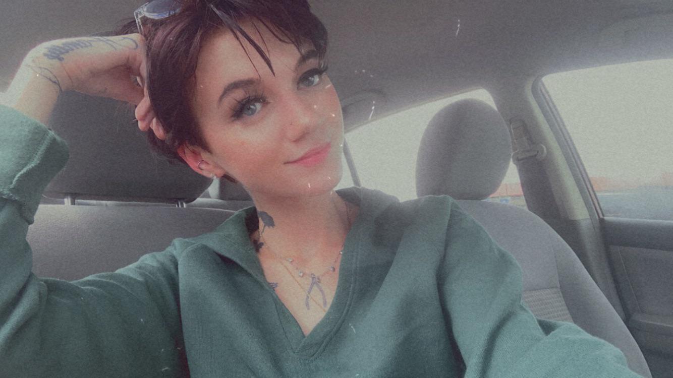 It’s me! Hello!! ☺️ your manic pixie dream girl | Scrolller