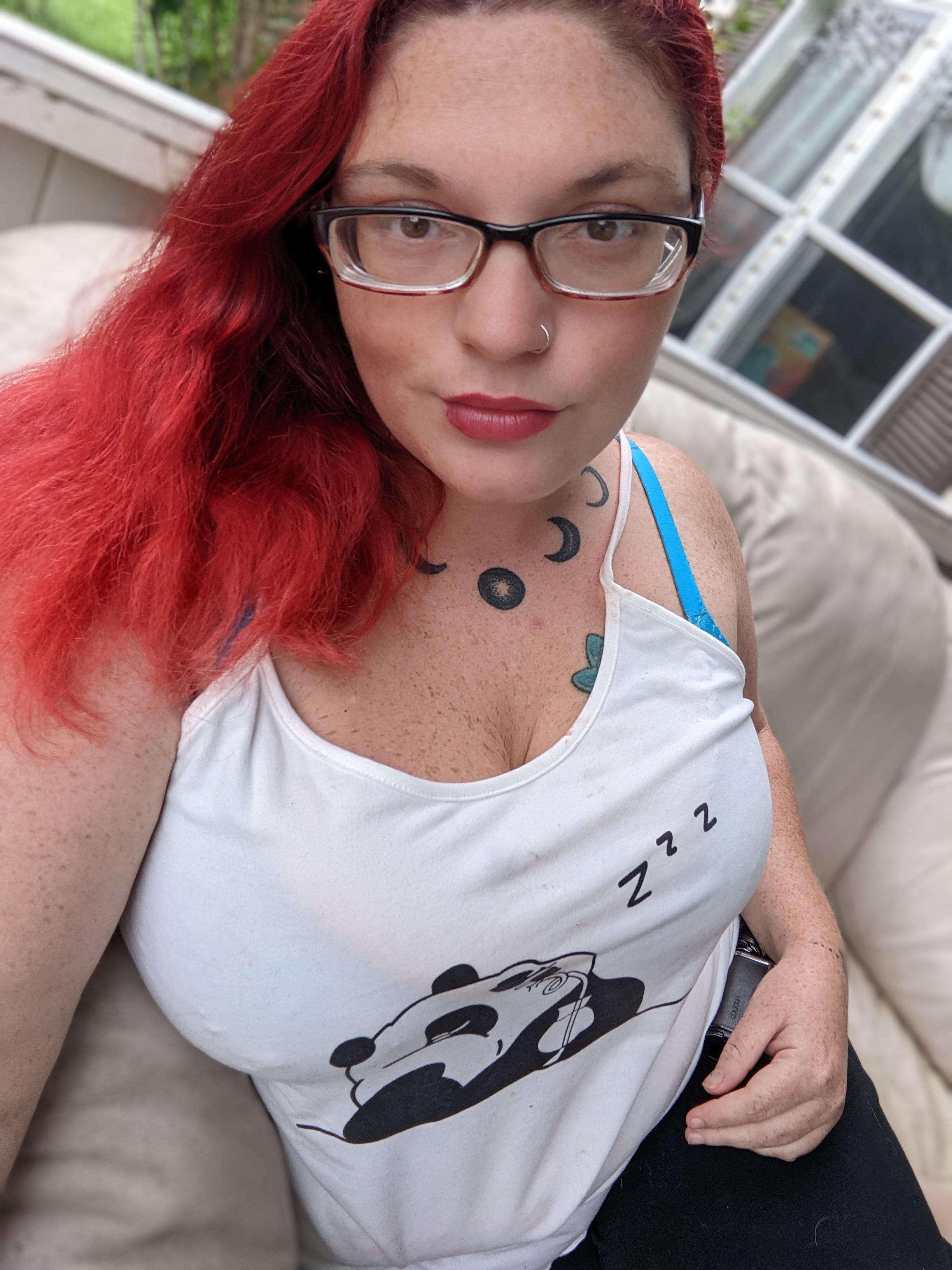 It's a lazy day for this girl (over 18) | Scrolller