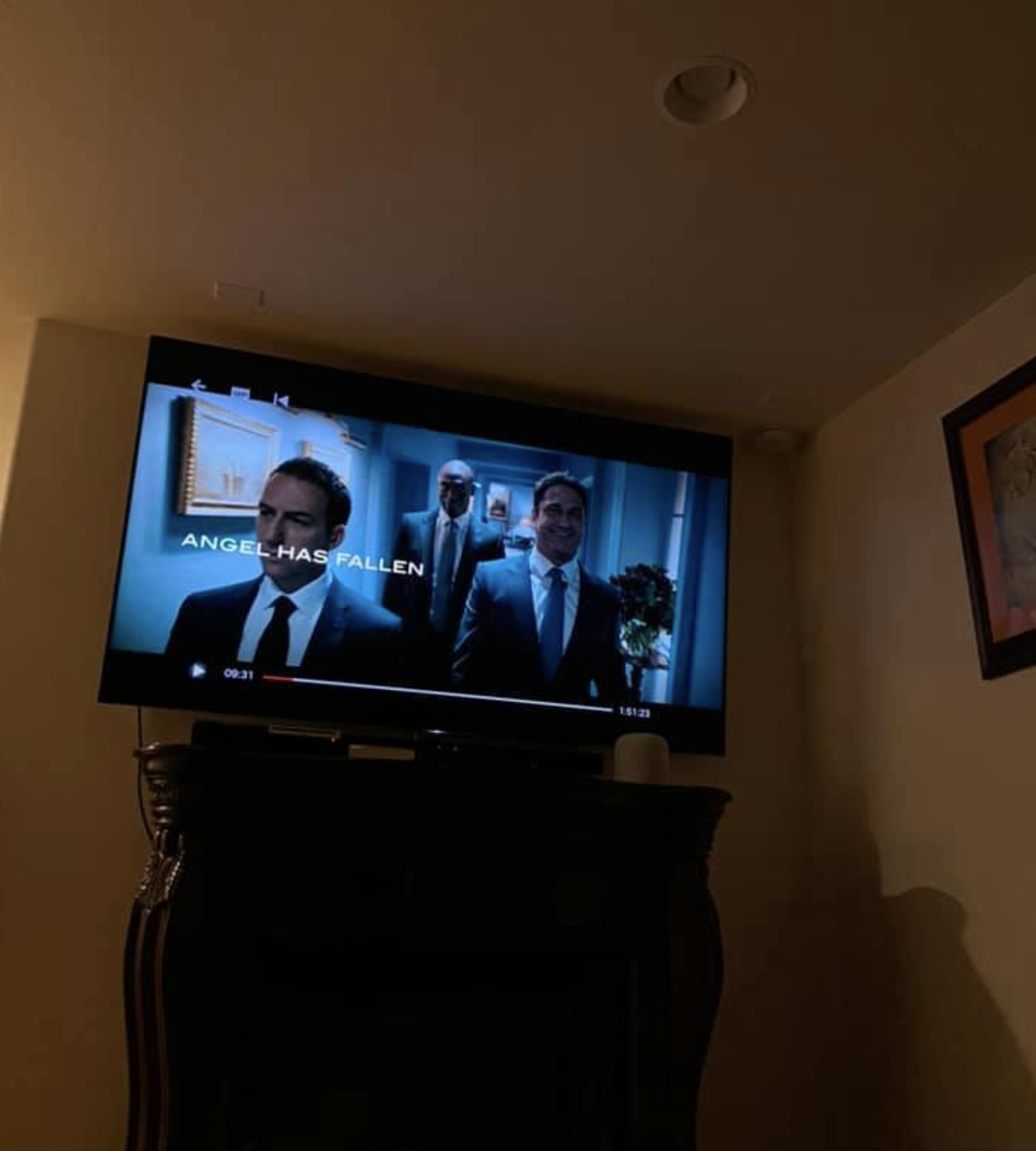 its kissing the ceiling | Scrolller