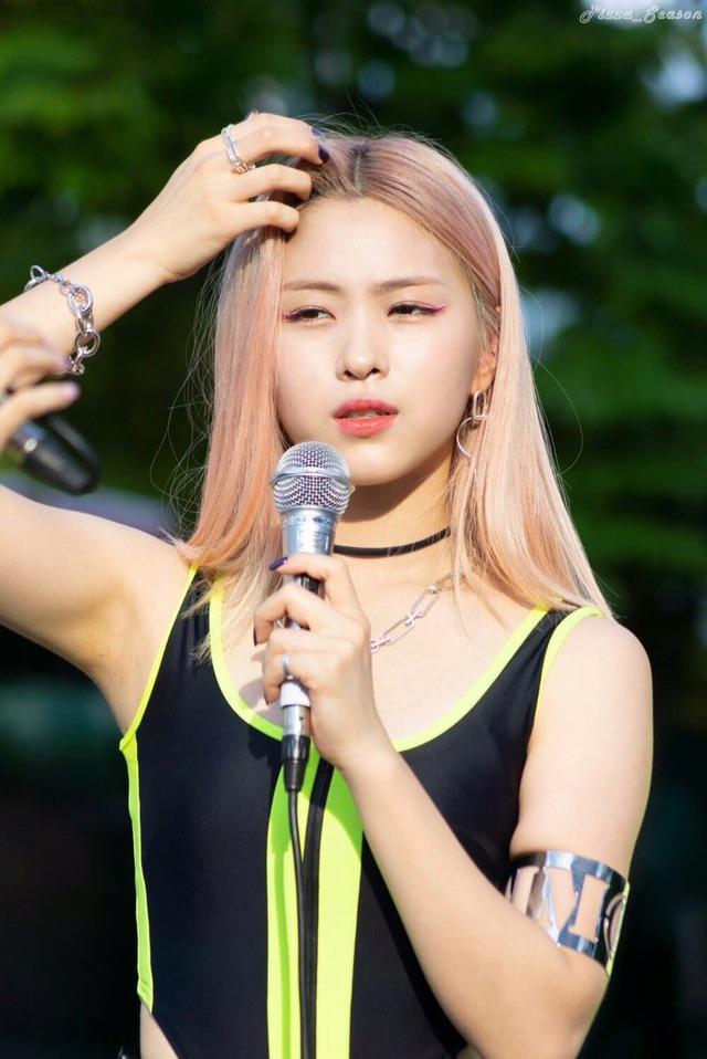 ITZY - RYUJIN | Scrolller