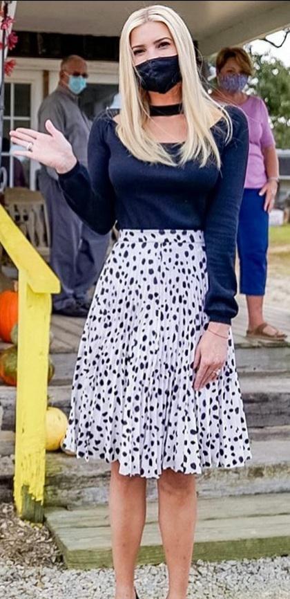 Ivanka Trump waving BYE to the White House | Scrolller