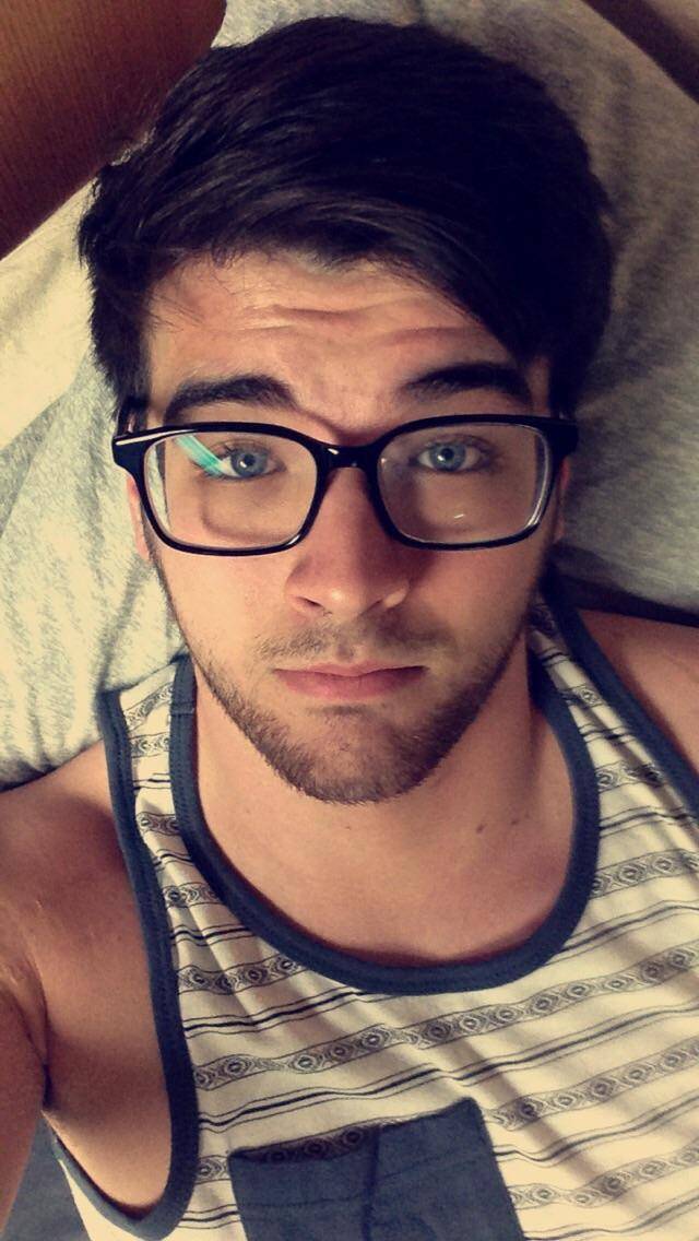 J chillin | Scrolller