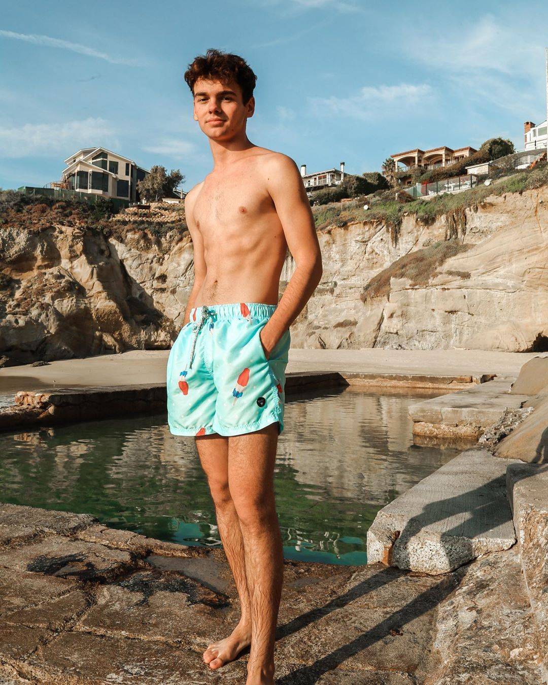 Jake Clark (@itsjakeclark) [SHIRTLESS] - Hot | Scrolller