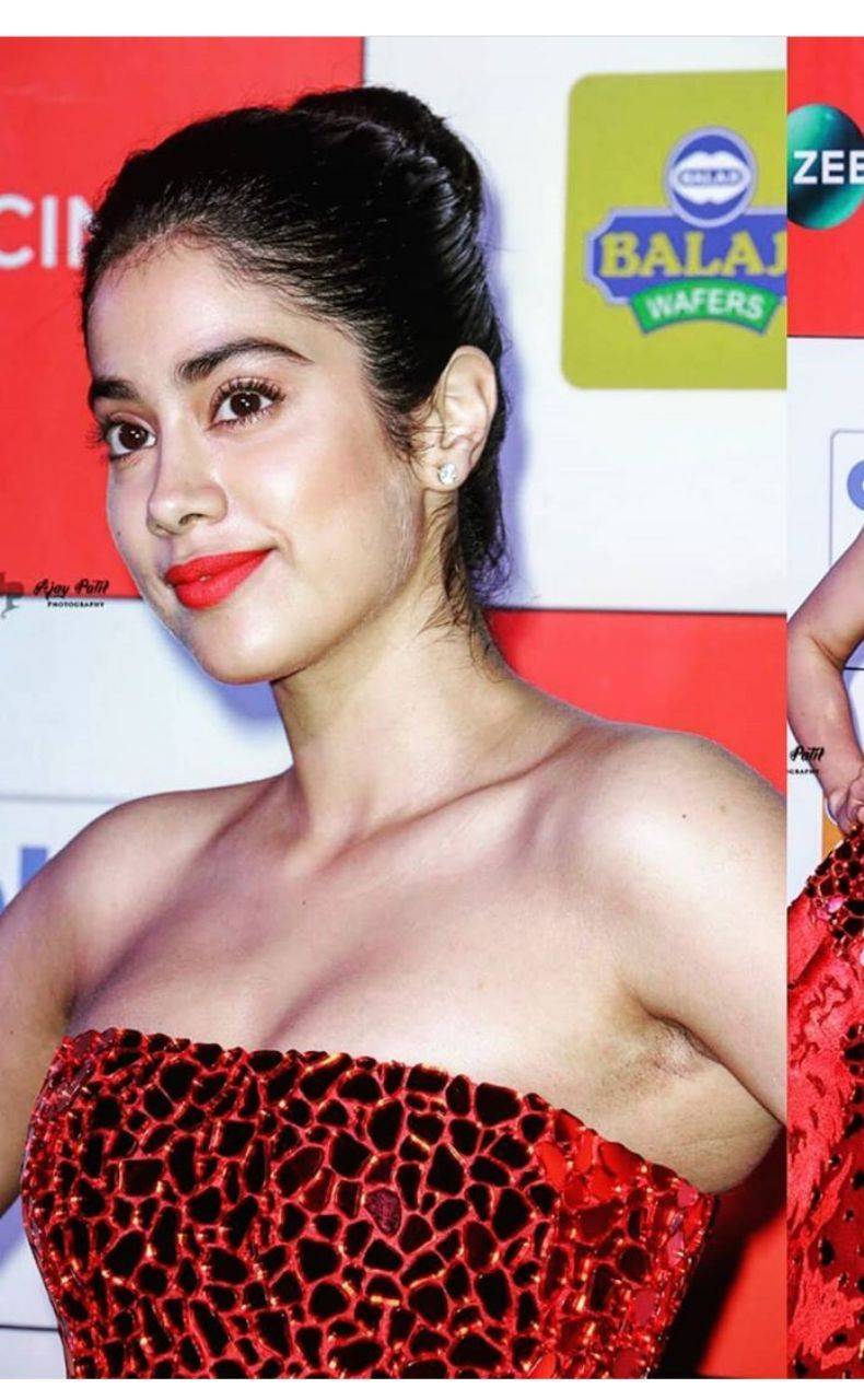 Janhavi Kapoor Sweaty Smelly Armpits 💦💦 | Scrolller