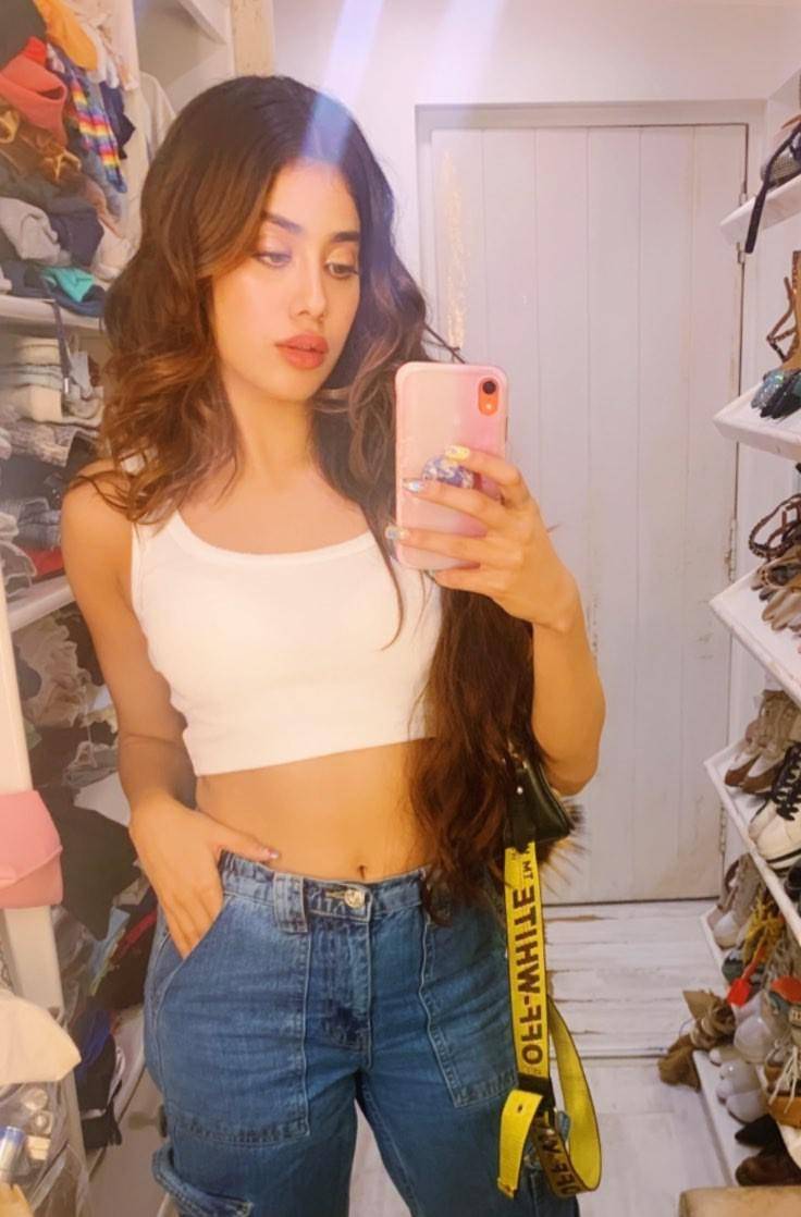 Janhvi Kapoor ️ Scrolller