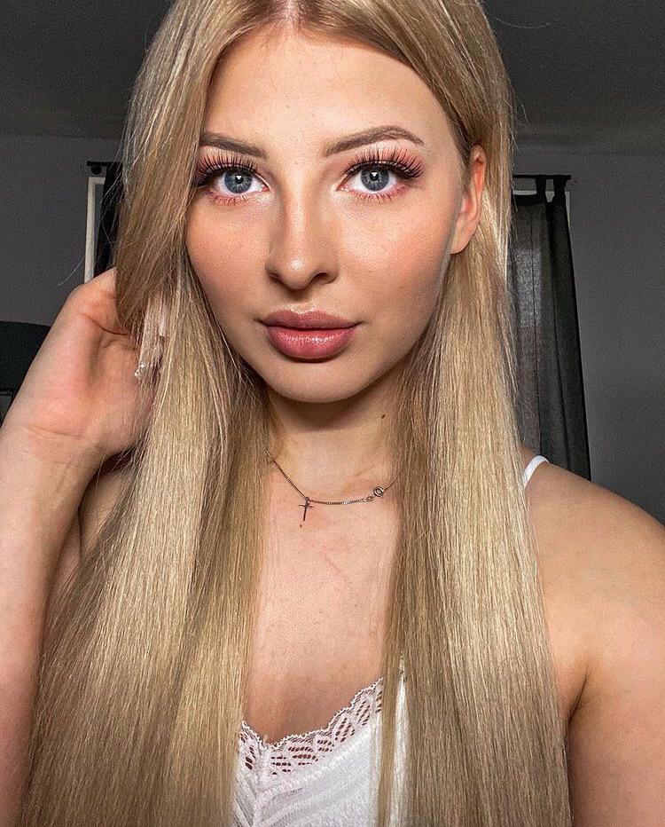 Janina 💦🥵🥵🥵 | Scrolller