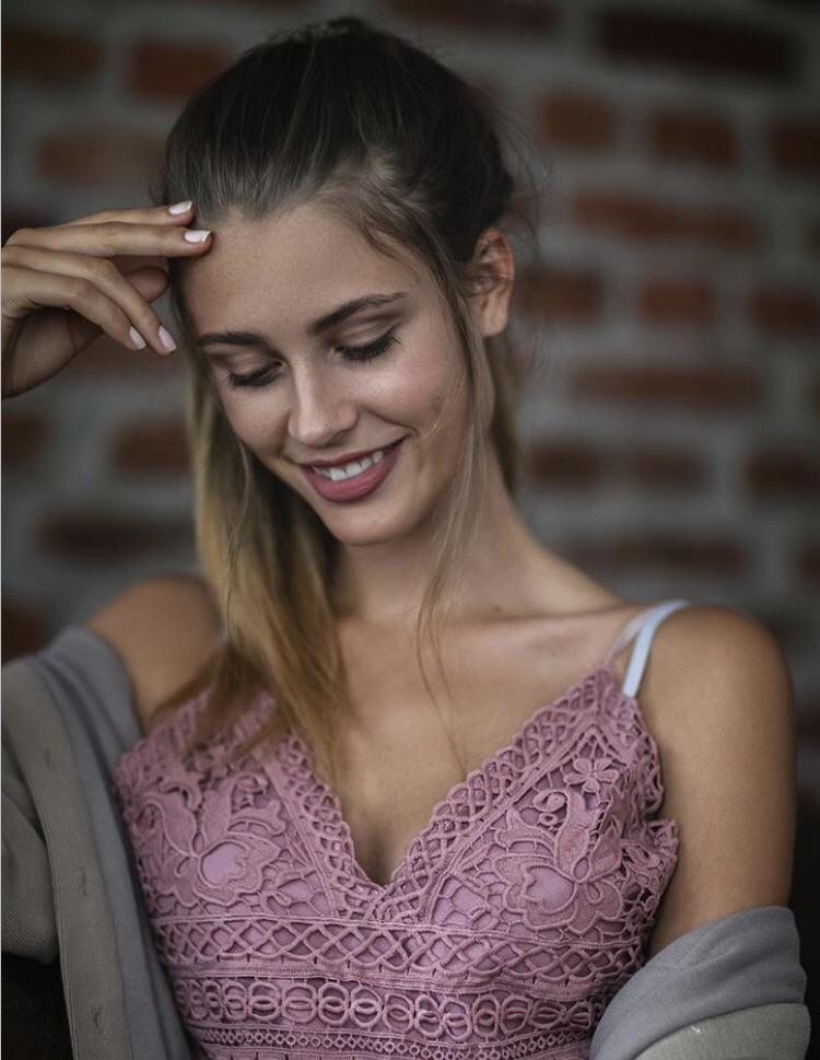 Janina V | Scrolller