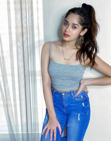 Jannat Zubair: Plump breasts, curvy hips and a ponytail to tug on to during doggy-style | Scrolller