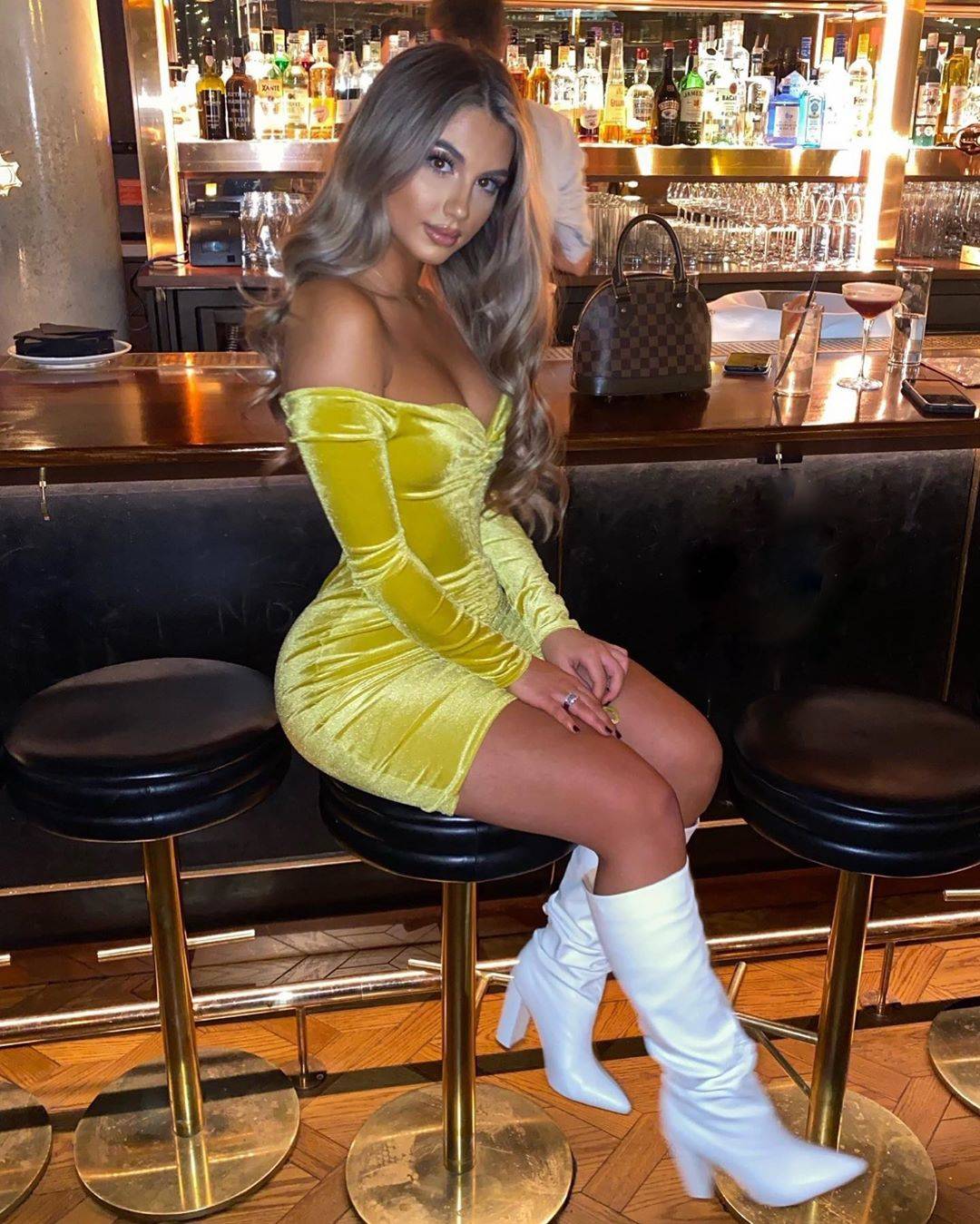 Jaw dropping dress | Scrolller