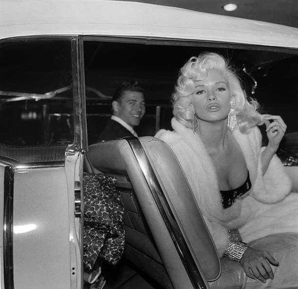 Jayne Mansfield (1955) | Scrolller